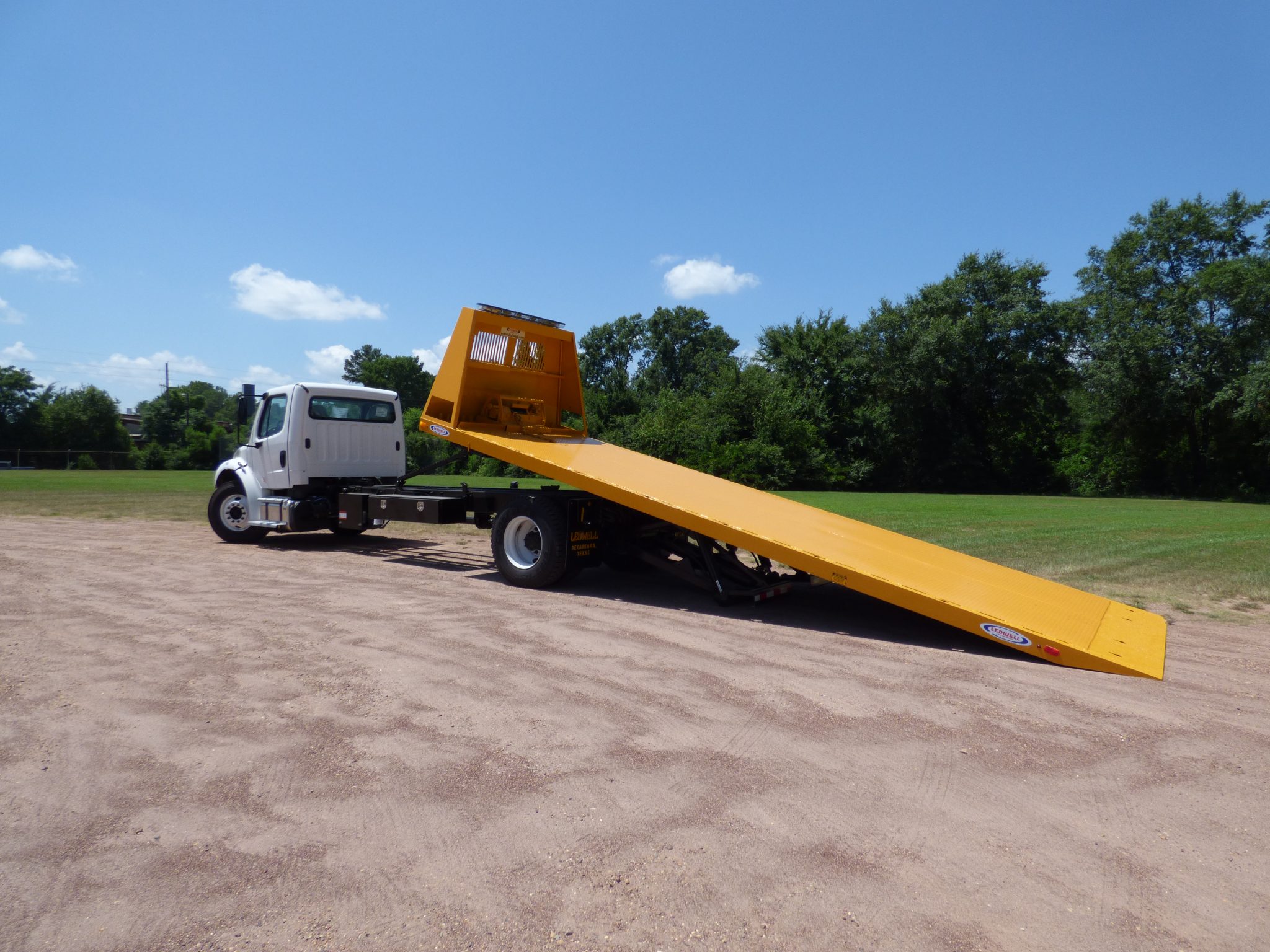 Medium Duty Rollback – Ledwell – Custom Truck Bodies, Trailers, and Parts