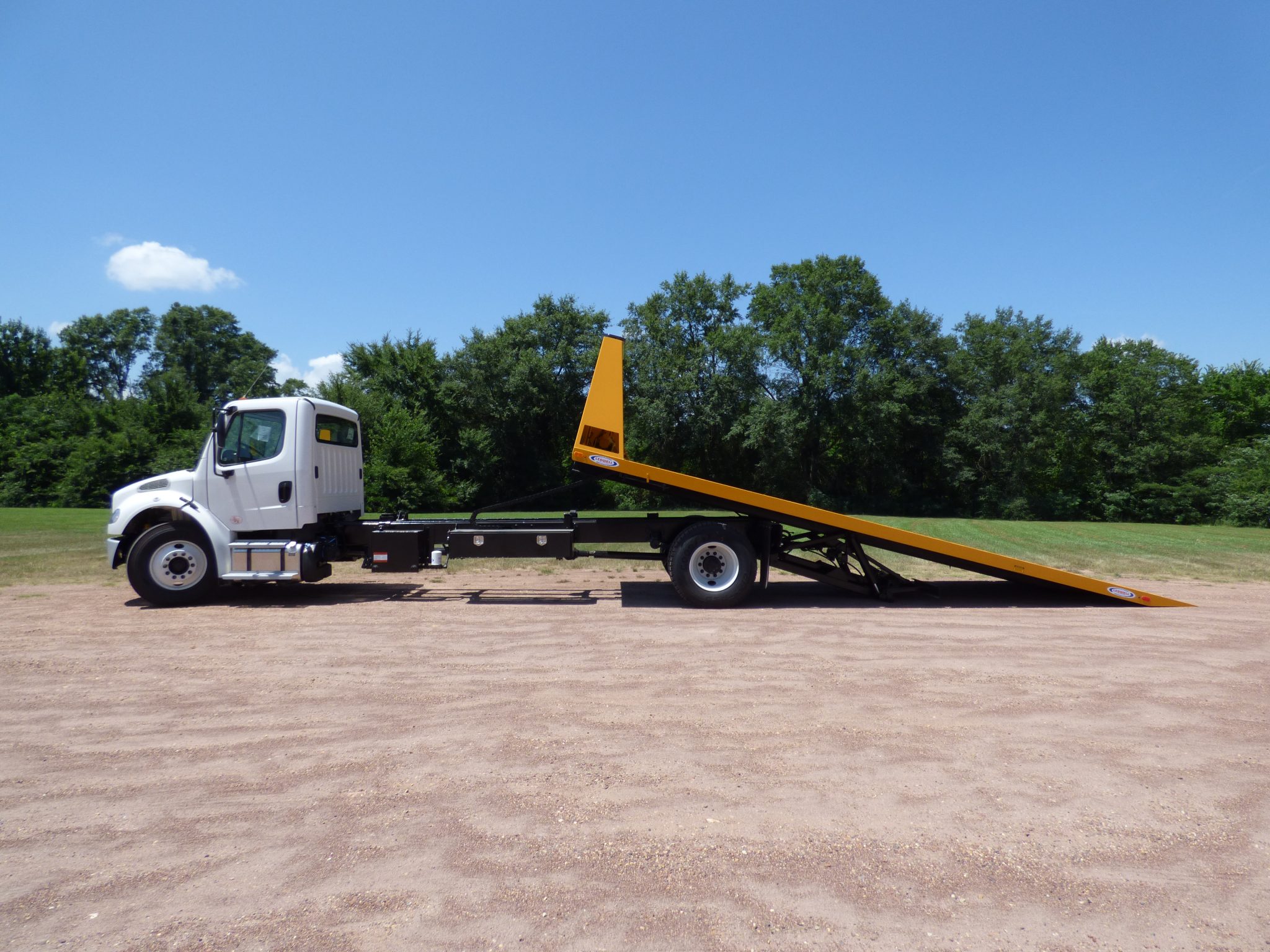 Medium Duty Rollback – Ledwell – Custom Truck Bodies, Trailers, and Parts